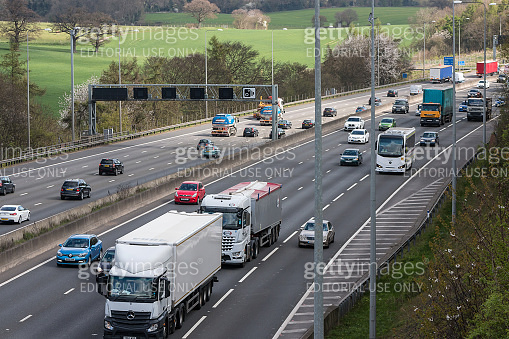 Road traffic. British M25 motorway 이미지 (668831856) - 게티이미지뱅크