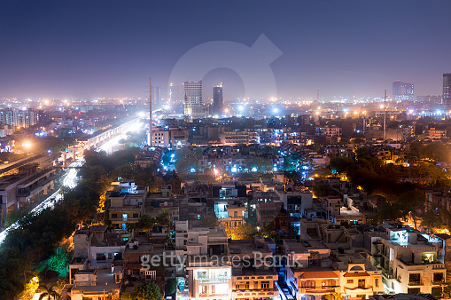 Noida cityscape at night with houses, skyscrapers and streets 이미지 ...