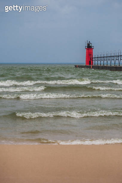 Red Michigan USA lighthouse vertical (682441150) - 게티이미지뱅크