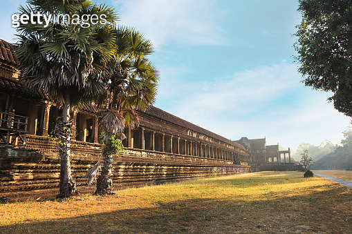 Side Front view of Angkor wat temple in Cambodia 이미지 (873173914) - 게티이미지뱅크