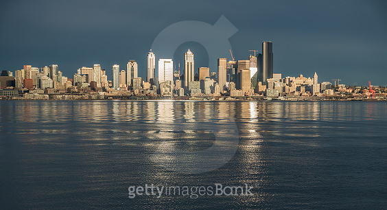 Seattle Skyline Reflections Panorama 2 이미지 (640128678) - 게티이미지뱅크