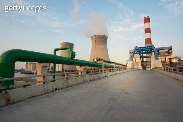 Thermal power plant stack 이미지 (884330808) - 게티이미지뱅크