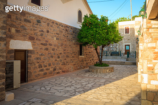 Orange tree growing among stone wall of Greek temple. 이미지 (830533460 ...