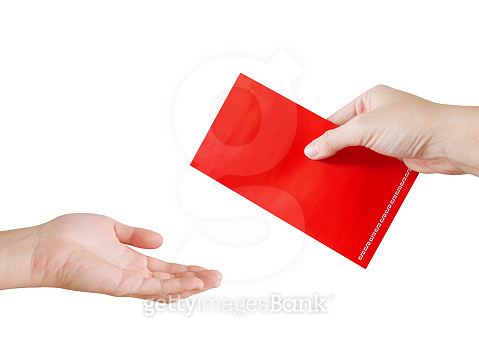 Woman's hand giving red packet 이미지 (636810016) - 게티이미지뱅크