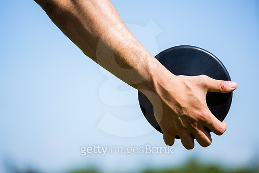 Close-up of hand holding a discus (661432482) - 게티이미지뱅크