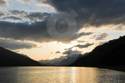 Moose Lake in the Spring Evening, Mount Robson Provincial Park ...