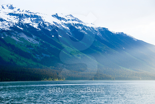 Moose Lake in the Spring Evening, Mount Robson Provincial Park ...