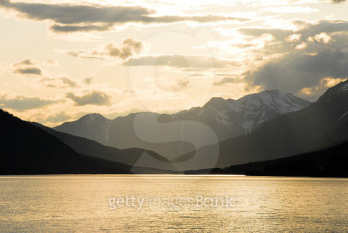 Moose Lake in the Spring Evening, Mount Robson Provincial Park ...