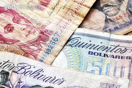 Close up picture of old Venezuelan bolivar banknotes. 이미지 (824621048 ...