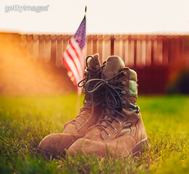 Veteran's Day in America. Military boots and flag 이미지 (849066002) - 게티이미지뱅크