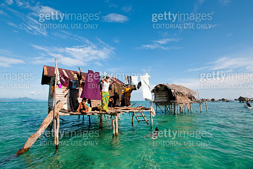 Bajau laut Village in Sabah Borneo 이미지 (826032956) - 게티이미지뱅크