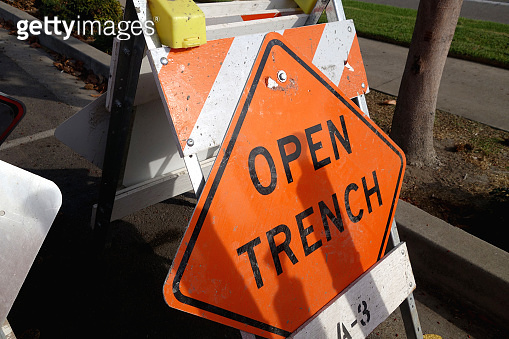 open trench sign 이미지 (874682084) - 게티이미지뱅크