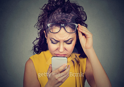 woman with glasses having trouble seeing cell phone 이미지 (647352474 ...