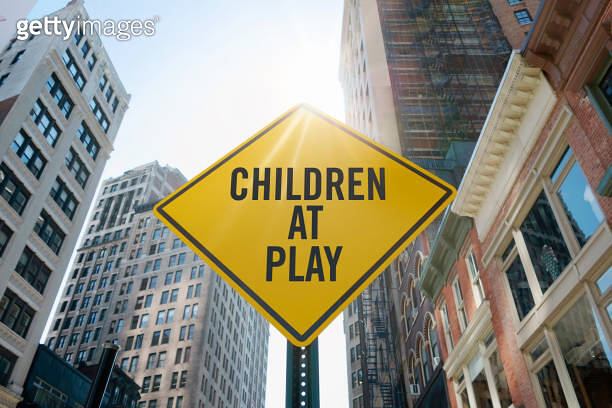 "children at play" traffic sign (842156742) - 게티이미지뱅크