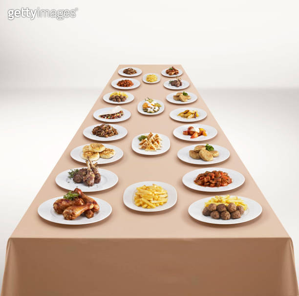 full dining table (672418860) - 게티이미지뱅크