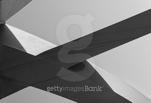 Strong steel beams welded together at sharp angles 이미지 (660617910) - 게티 ...