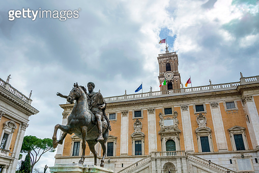 the bronze equestrian statue of Marco Aurelio (Marcus Aurelius) 이미지 ...