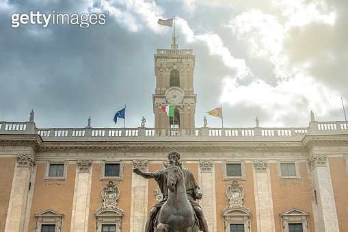the bronze equestrian statue of Marco Aurelio (Marcus Aurelius) 이미지 ...