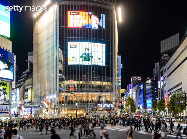 Tokyo Shibuya Crossing at night 이미지 (869195650) - 게티이미지뱅크