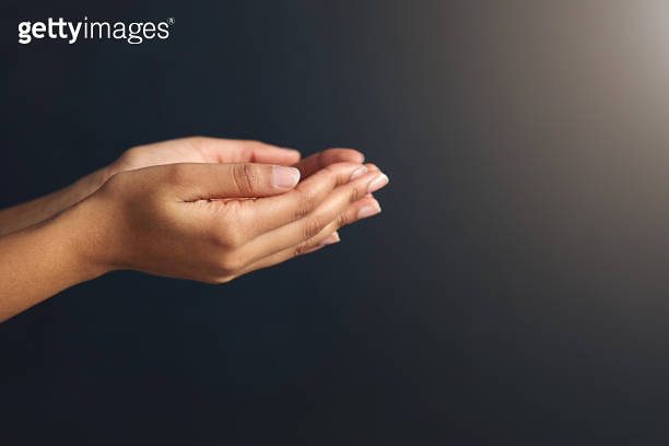 Open your hands to receive 이미지 (889510274) - 게티이미지뱅크