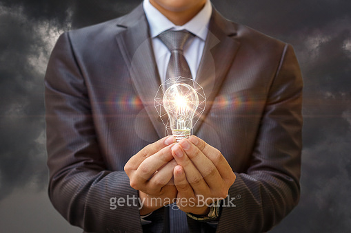 Idea as light is ignited in the hands . 이미지 (807678808) - 게티이미지뱅크