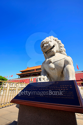 Chinese classical architecture and stone lions 이미지 (690733670) - 게티이미지뱅크