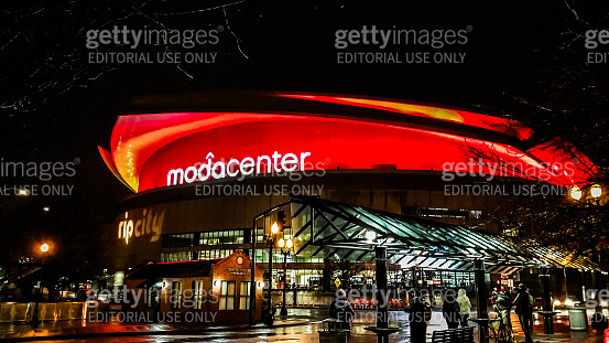 Exterior of the Moda Center (663846230) - 게티이미지뱅크