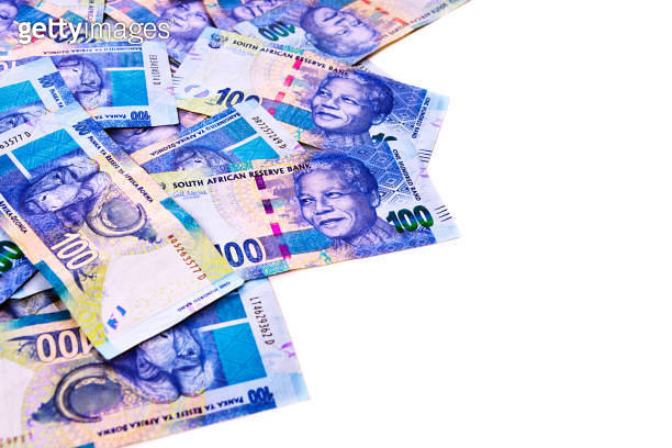 Many South African One Hundred Rand banknotes on white (808226576) - 게티 ...