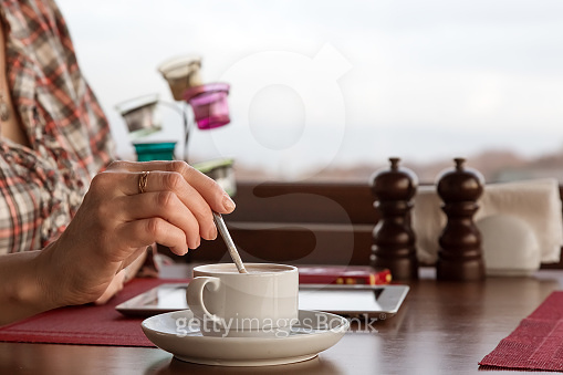 Hotel Cafe Table and human Hand mixing Coffee (643021868) - 게티이미지뱅크