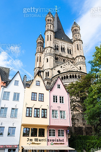 old houses on Fischmarkt square in Cologne city (874951210) - 게티이미지뱅크