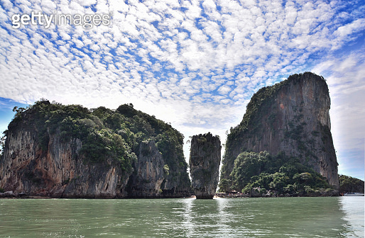 THE SPIKE ISLAND IN SEA (Khao Phing Kan, Ko Tapu) 이미지 (857259832) - 게티이미지뱅크