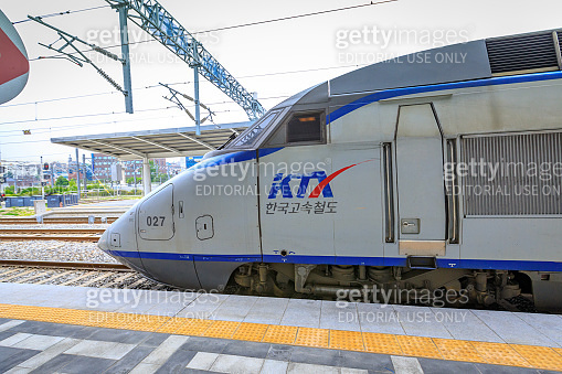 Jun 20, 2017 High speed bullet trains (KTX) and Korail trains stop at the Seoul station in Seoul ...