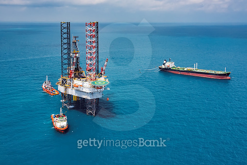 Offshore oil rig drilling platform in the gulf of Thailand (654388440 ...
