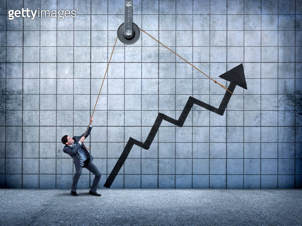 Businessman Lifting Large Arrow With Rope And Hoist 이미지 (652429442 ...