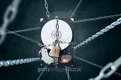 Chained hard disc drive with combination padlock. 이미지 (636304202) - 게티이미지뱅크