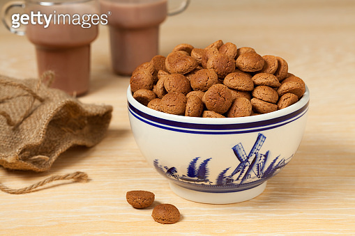Traditional Dutch gingerbread cookies for sinterklaas (855364288) - 게티이미지뱅크