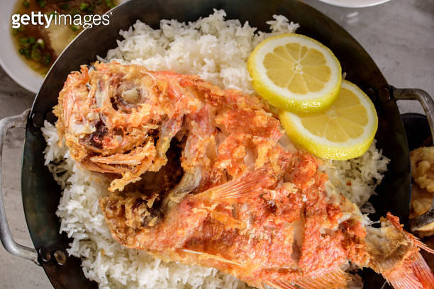 Deep Fried Fish over Rice 이미지 (687277240) - 게티이미지뱅크