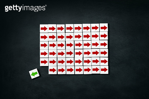 Individuality going a different opposite direction 이미지 (876969854) - 게티 ...