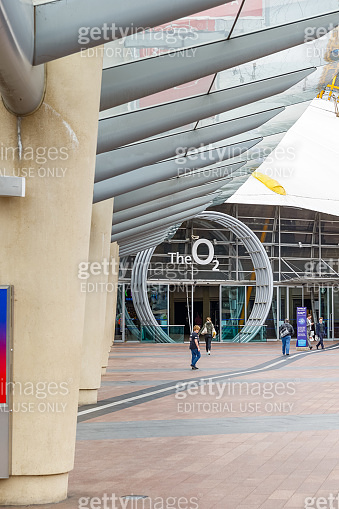Peninsula Square leading to The O2 Arena entrance in London (690896924 ...