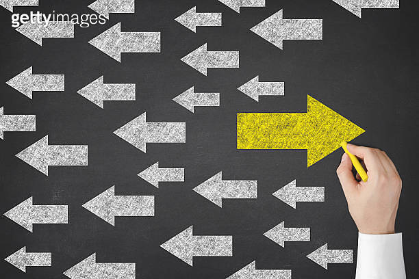 Choosing The Best Way 이미지 (638656814) - 게티이미지뱅크