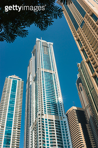 High rise buildings and streets in Dubai, UAE 이미지 (883577656) - 게티이미지뱅크