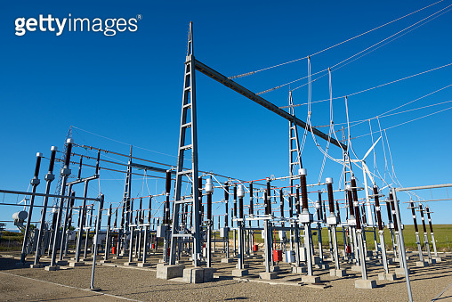 Electrical substation and windmills 이미지 (1002041016) - 게티이미지뱅크