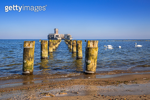 World war II torpedo platform at Baltic Sea 이미지 (925644434) - 게티이미지뱅크