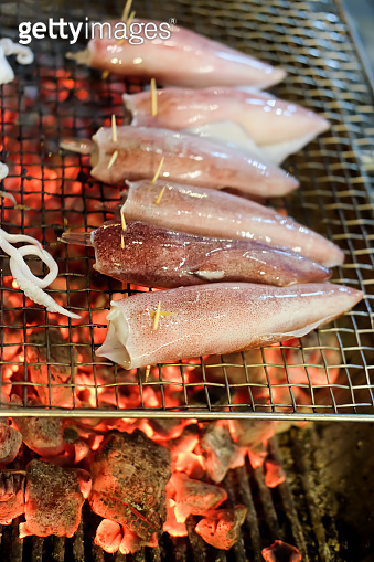 Grilled fresh squid over a charcoal fire in night party 이미지 (1018215512 ...