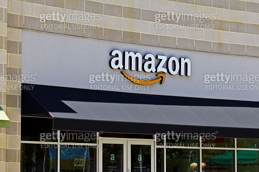 Amazon Store in the U Square. Amazon@Cincinnati is Amazon’s first ...