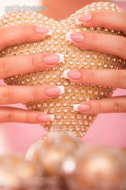 Young Woman Holding Heart Shape in Manicured Hands 이미지 (909045604) - 게티 ...