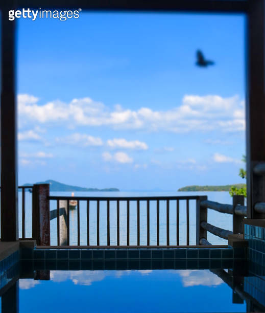 Alternative home over water stilt house pool view (912101700) - 게티이미지뱅크