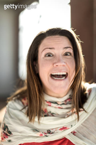 Real middle class woman smiling 이미지 (933666224) - 게티이미지뱅크