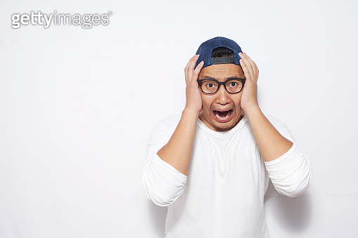 Shocked Crying Sad Young Man 이미지 (1076678984) - 게티이미지뱅크