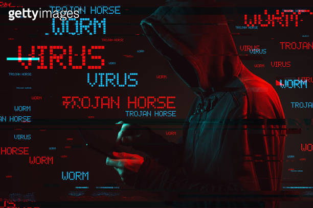Computer virus with faceless hooded male person 이미지 (947372712) - 게티이미지뱅크